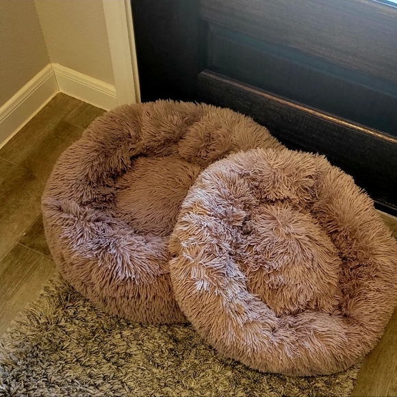 Hand Crafted | Small Pets | A Set Of Two Doughnut Furry Pet Beds | Poshmark
